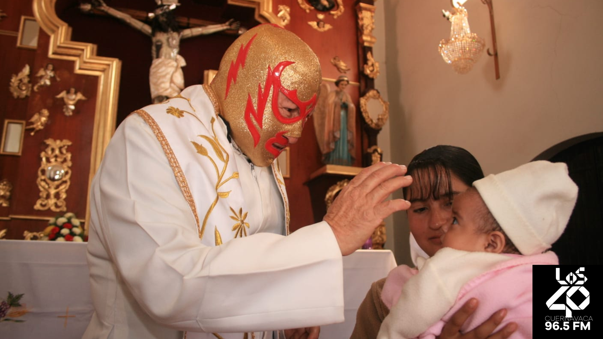 Conoce a Fray Tormenta, el sacerdote que luchaba para sostener un ...
